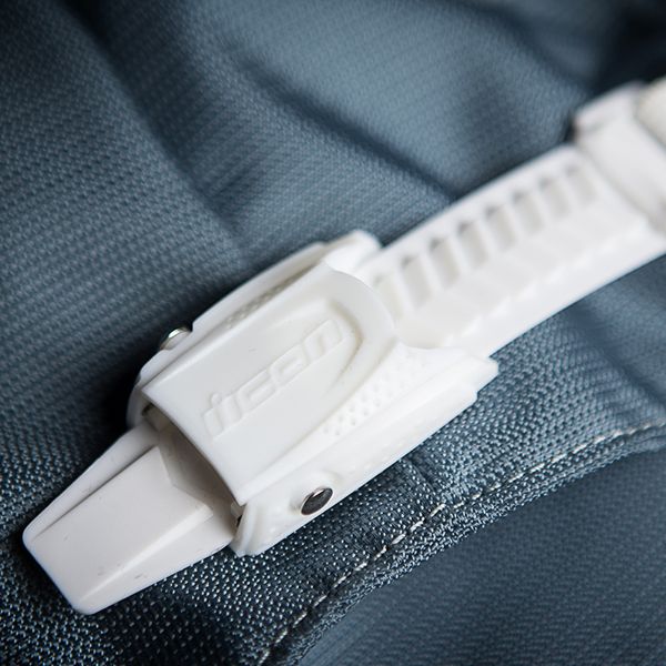 Motorradjacke ICON Sanctuary Jacket Grey auf Lager | iCasque.de